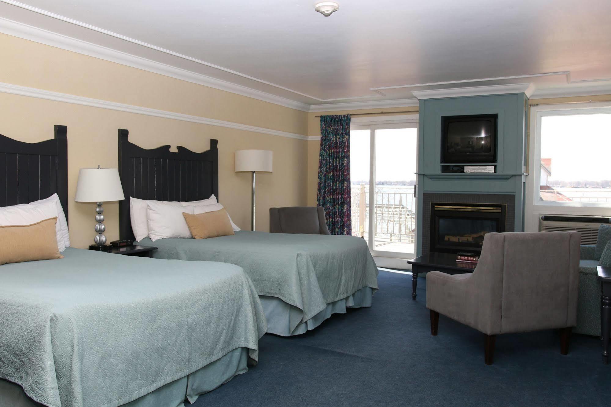 FERN RESORT | ⋆⋆⋆ | ORILLIA, CANADA | SEASON DEALS FROM $373